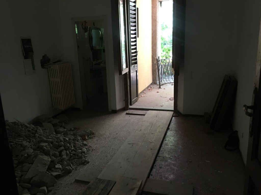 I bought a house with no water, no electricity and no heating in Florence.